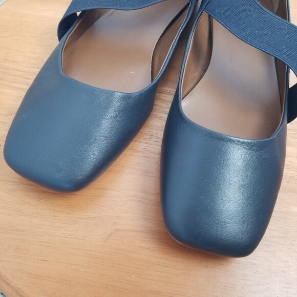 Blondo | Shoes | Blondo Size 95 Brielle Ballet Flats Leather Shoes Navy ...